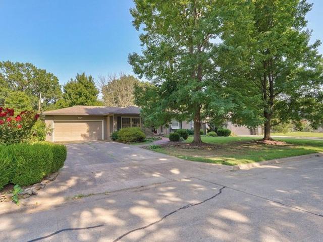 2444 S McCann Ave, Springfield, MO 65804