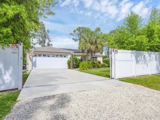 2445 Apache St, Sarasota, FL 34231