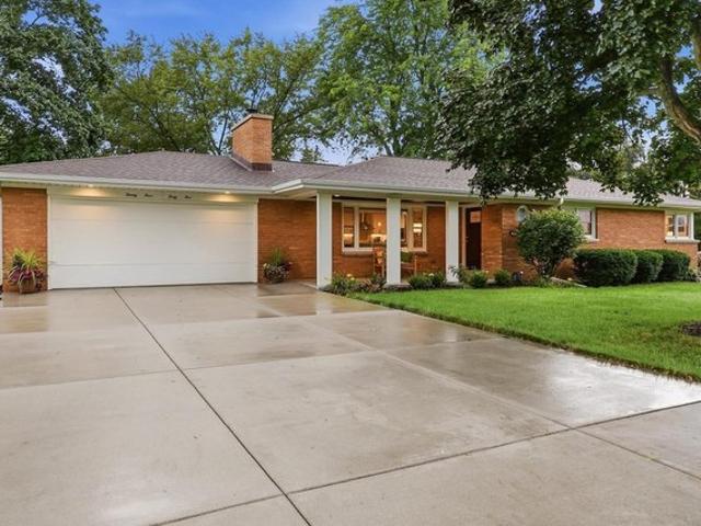 2445 Buena Vista Dr, Brookfield, WI 53045