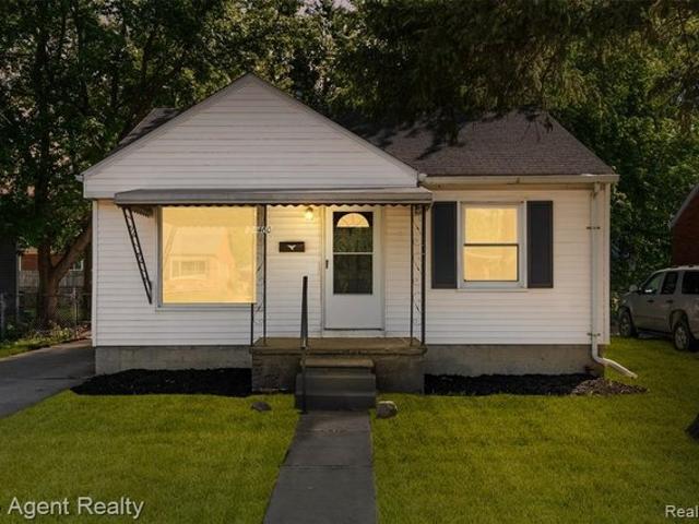 24460 Phlox Ave, Eastpointe, MI 48021