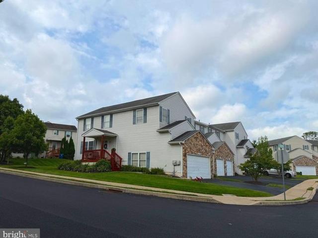2446 Greenview Cmns, Quakertown, PA 18951