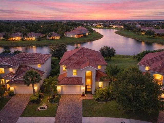 2446 Heydon Cir E, Naples, FL 34120