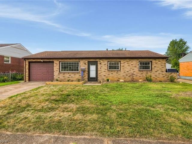 2446 Regentview St NE, Canton, OH 44705