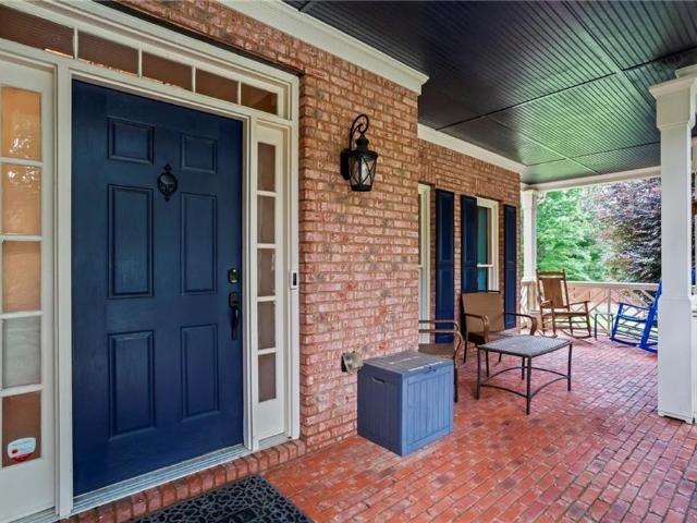 2446 Retreat Close