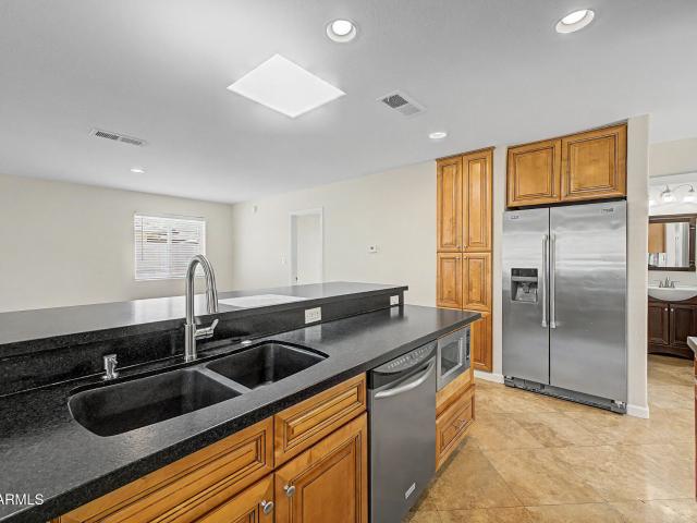 2447 e larkspur drive