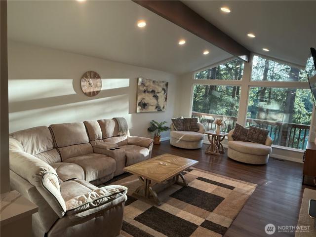 2447 Rocky Point Road NW