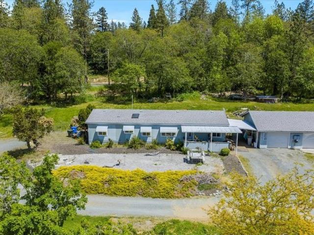 2447 Stringer Gap Rd, Grants Pass, OR 97527