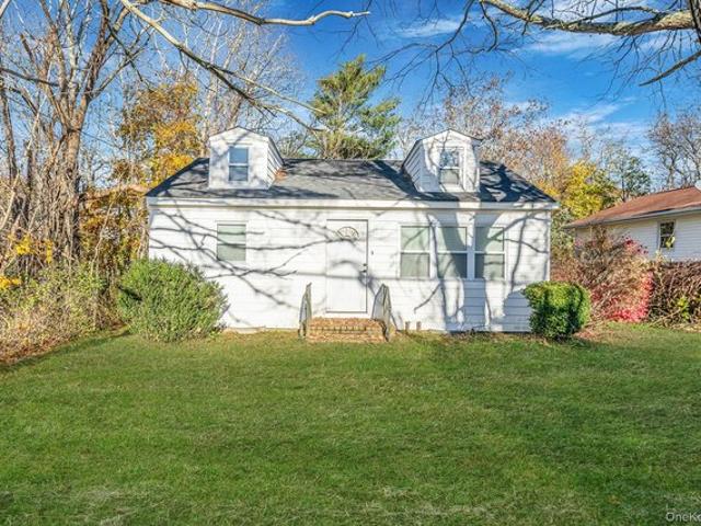 24485 Main Rd, Mattituck, NY 11935