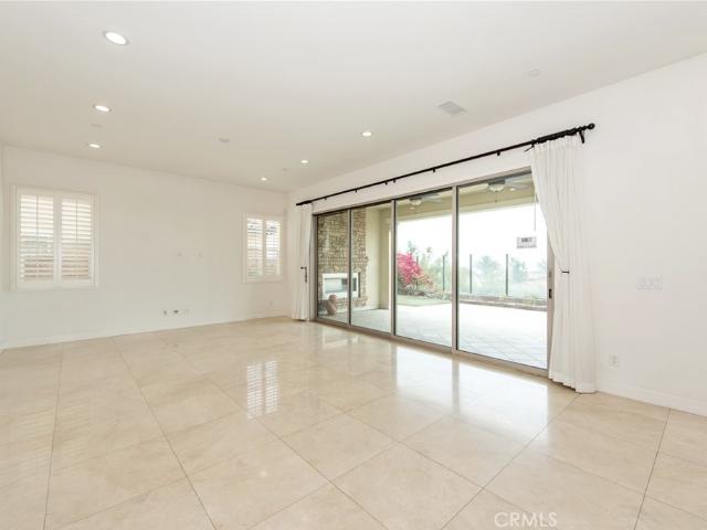 2448 E Roughneck Place