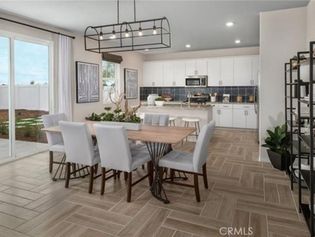 2448 Gunner Ridge Way, Rialto, CA 92377
