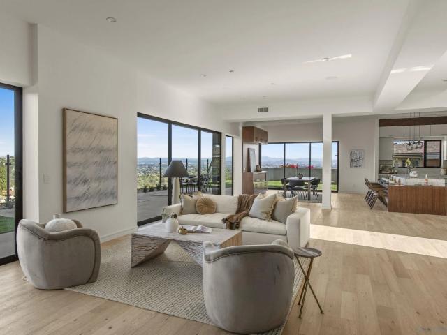 2448 Sagebrush Ct, La Jolla, CA 92037 | MLS #250046 | Compass