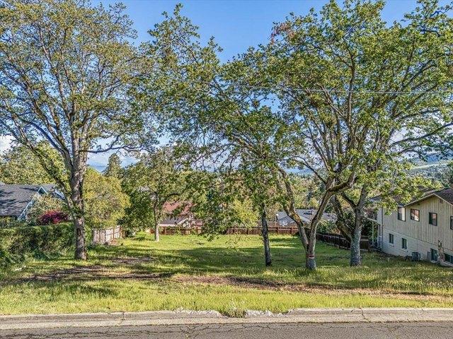 2449 Capital Ave, Medford, OR 97504