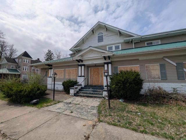 2440 Bowser Avenue