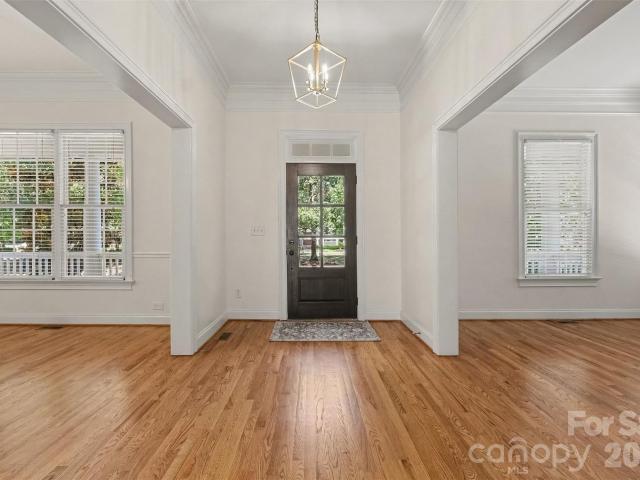 2440 Commons Court