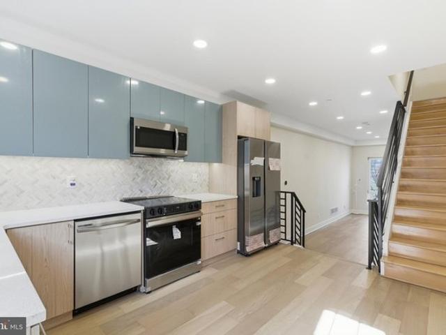 2440 E Harold St, Philadelphia, PA 19125