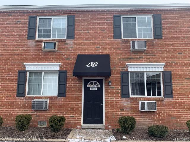 2440 PARMENTER Boulevard # 211