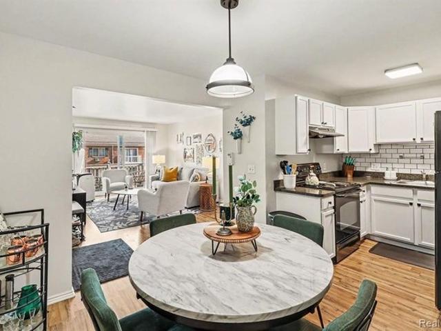 2440 Parmenter Blvd Apt 204, Royal Oak, MI 48073
