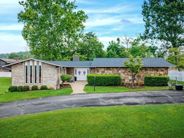 2440 Rivermont Dr, Kingsport, TN 37660