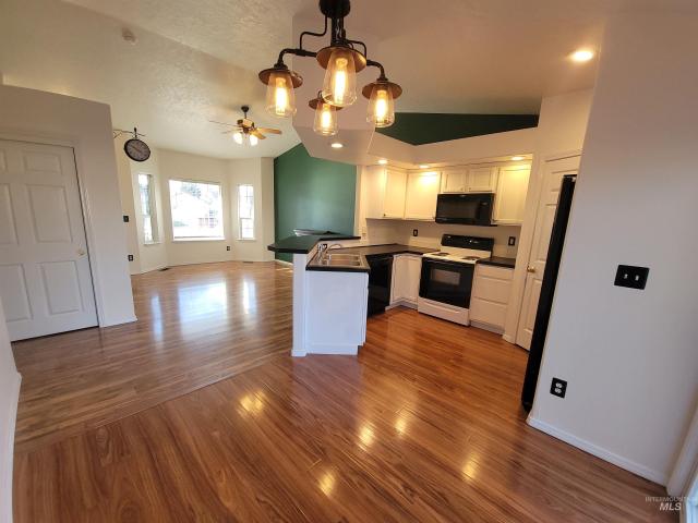 2440 S Royal Meadows Dr