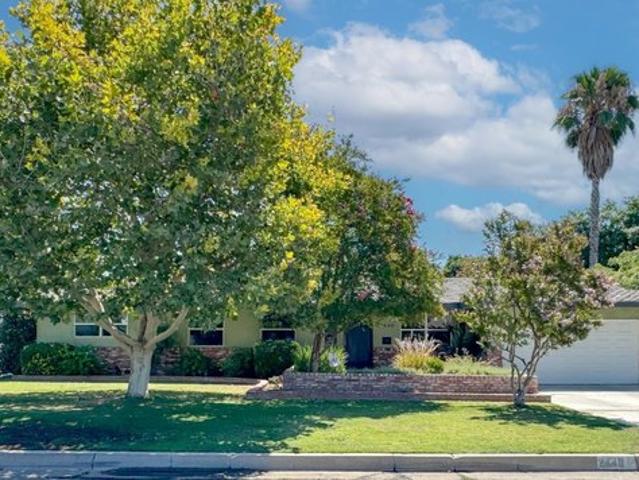 2440 Spruce St, Bakersfield, CA 93301