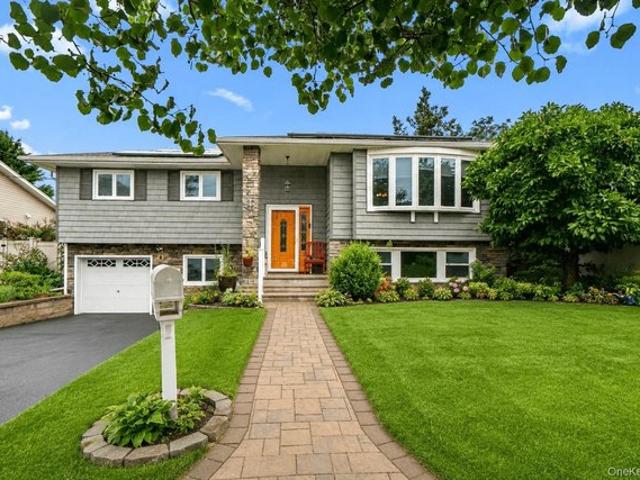 2440 Wallen Ln, Bellmore, NY 11710