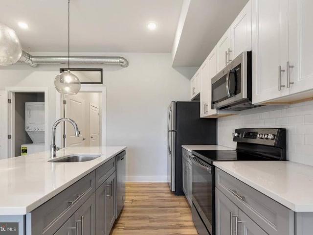 2440 44 Kensington Avenue # 203