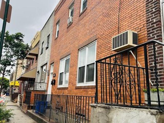 2440 42 S 9th St, Philadelphia, PA 19148