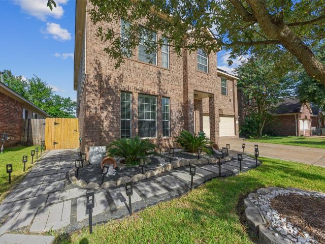 24415 Lakecrest Bend Drive