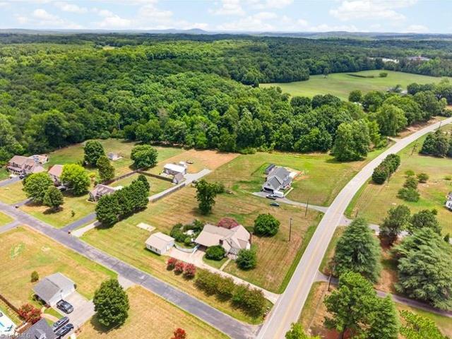 2441 Cunningham Rd, Thomasville, NC 27360