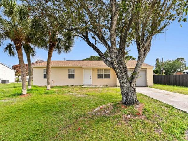 2441 SE University Ter, Port Saint Lucie, FL 34952
