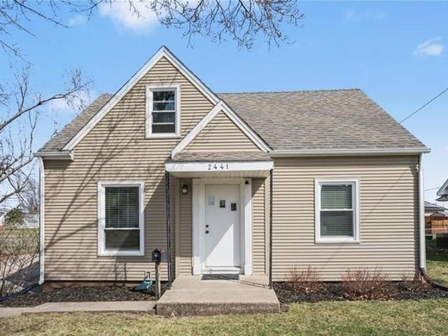2441 1st St SW, Cedar Rapids, IA 52404