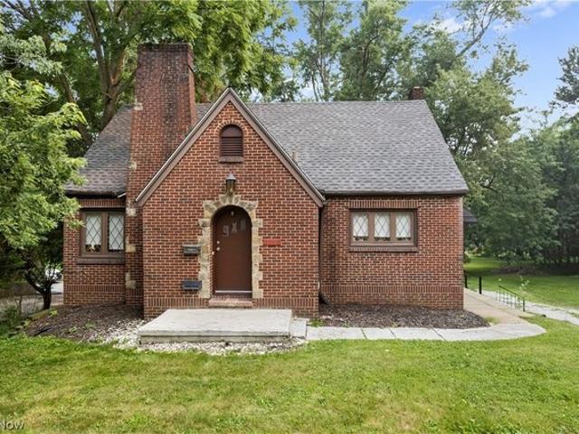 2442 Newton St, Akron, OH 44305