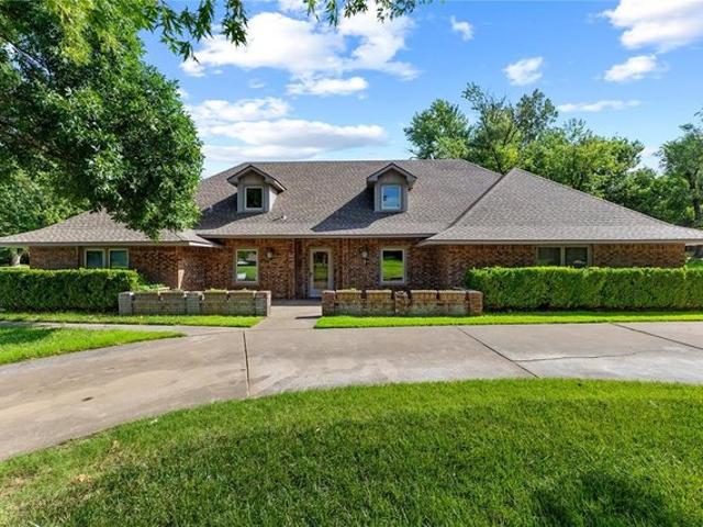 2442 Edgewood Dr, Enid, OK 73703