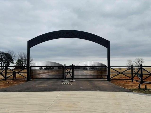2442 Friend Cir, Chickasha, OK 73018