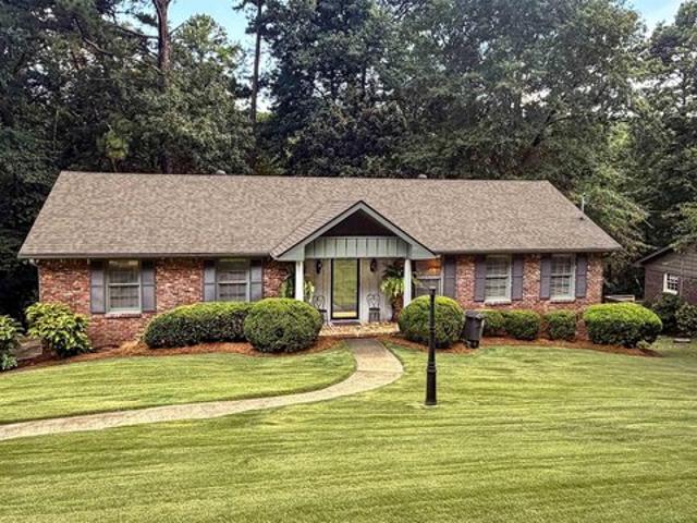 2442 Gawain Dr, Hoover, AL 35226