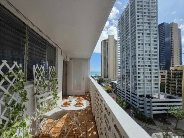 2442 Kuhio Ave Apt 1204, Honolulu, HI 96815