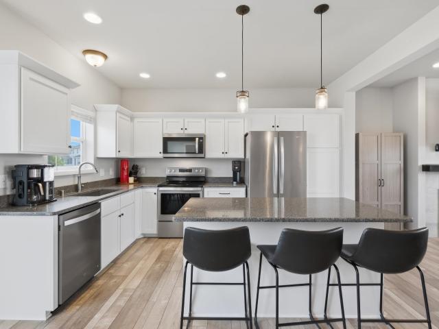 2442 Leopold Way