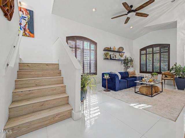 2443 w via dona road