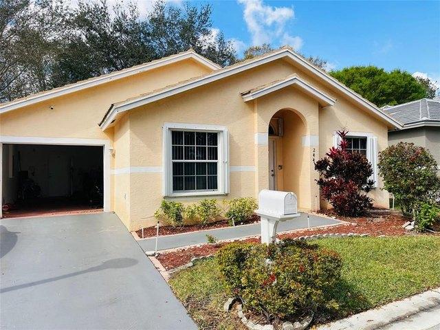 244 Caribe Ct, Greenacres, FL 33413