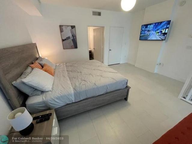 244 Biscayne Blvd #648, Miami, FL 33132