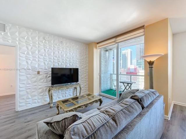 244 Biscayne Blvd #1108, Miami, FL 33132