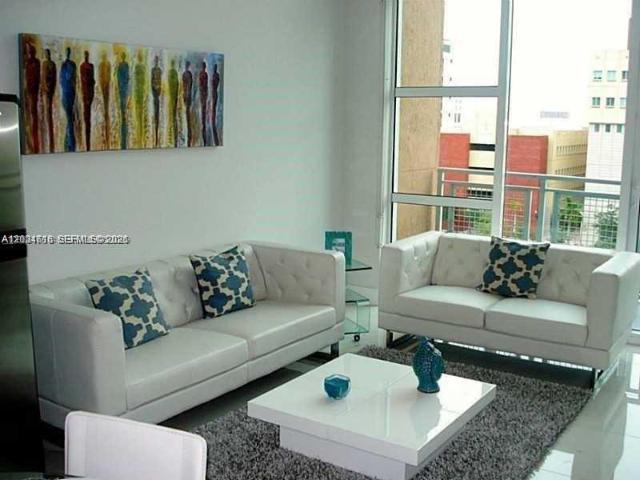 244 Biscayne Blvd, Unit 647, Miami, FL 33132 | MLS #A12004 | Compass