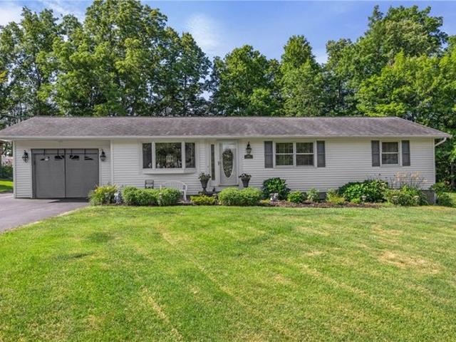 244 Farmview Dr, Macedon, NY 14502