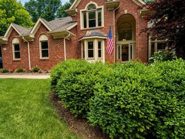 244 Indian Trl, Lake Orion, MI 48362