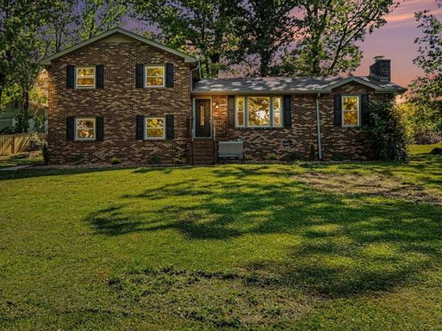 244 Lee Rd, Cottontown, TN 37048