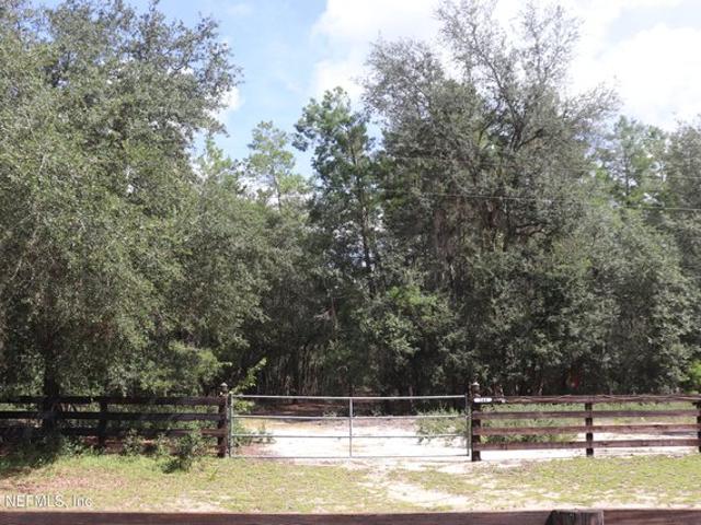 244 Simpson Dr, Interlachen, FL 32148