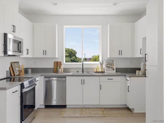 244 Pico Ave 4