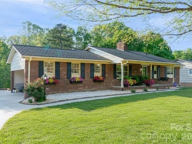244 Pine Valley Rd, Thomasville, NC 27360