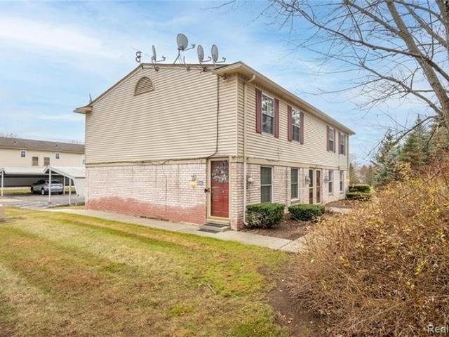 244 Princeton Dr, South Lyon, MI 48178