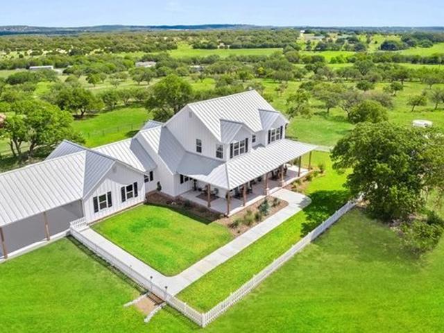 2454 McKinney Loop, Blanco, TX 78606